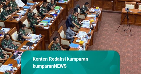 Rapat Komisi I Tertutup, Andika Perkasa dan Dudung Duduk Dipisahkan Prabowo | kumparan.com